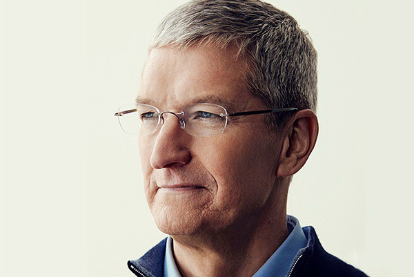 Tim Cook v roce 2020 vydělal skoro 15 miliónů dolarů